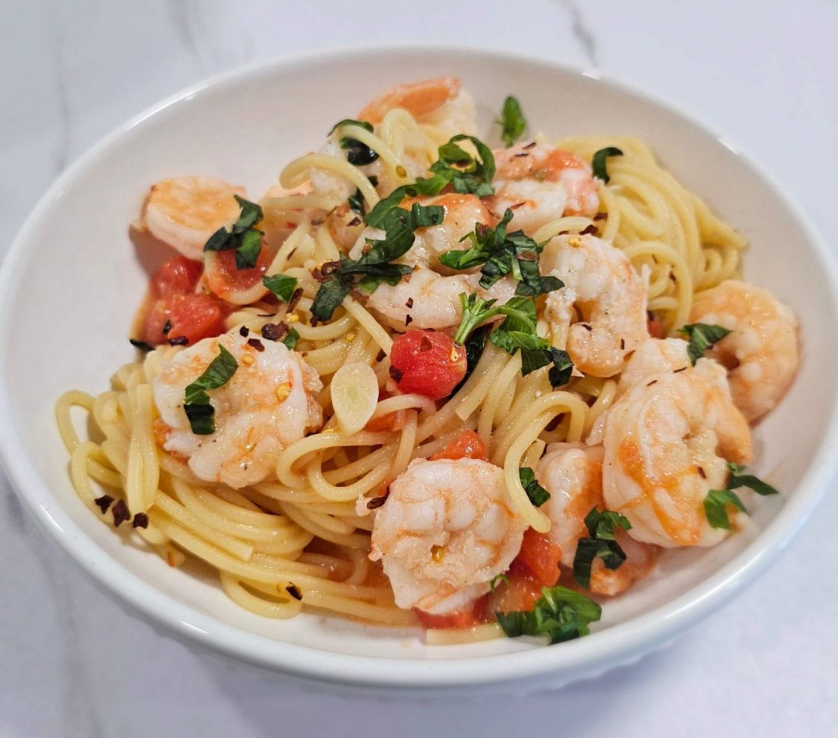Easy Shrimp Spaghetti with Cherry Tomatoes and Basil